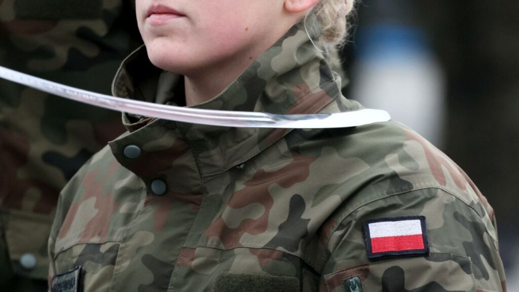 Te kobiety dostaną wezwanie do wojska w 2026 roku. Za niestawiennictwo grozi sroga kara ...